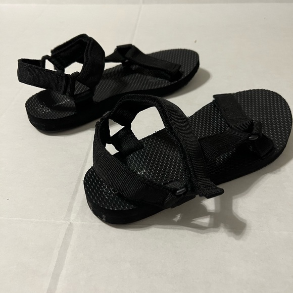 Xhilaration | Shoes | Exhilaration Black Sport Sandals Size 7 | Poshmark